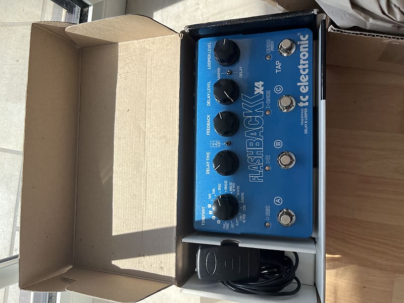 TC Electronic Flashback X4 Delay & Looper 2011 - 2019 - Blue | Reverb