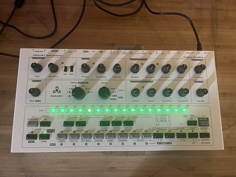 Abstrakt Instruments Avalon Bassline - White | Reverb