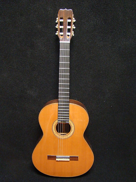 Ramirez R2 2000 with Molded Hard Shell Case | Reverb