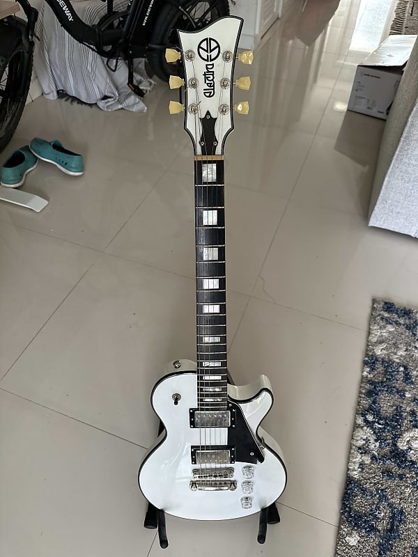 Electra Omega mid 2010's - Gloss White - w/ Custom Hard Case | Reverb