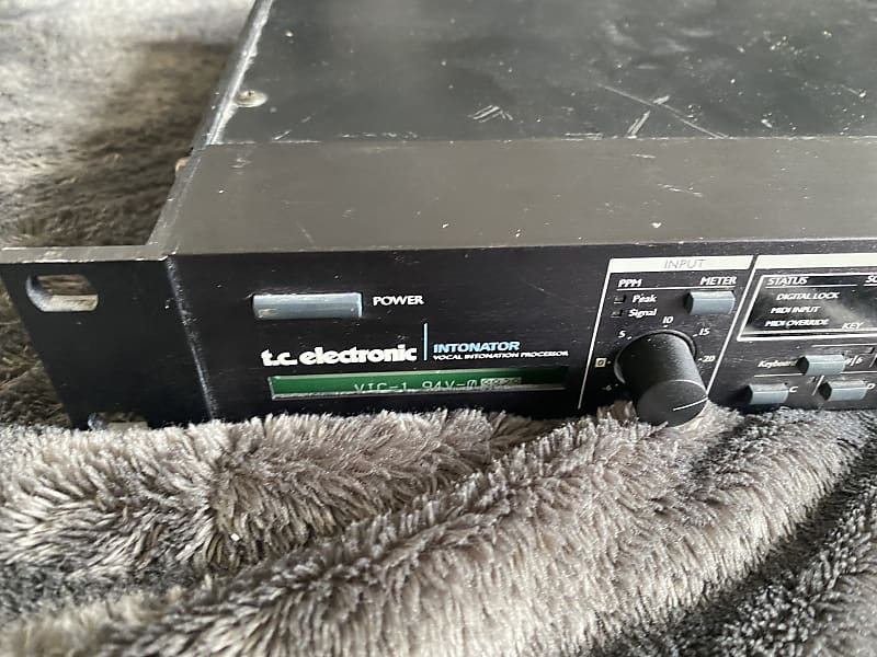 TC Electronic Vocal Intonation Processor, Pitch correction | Reverb