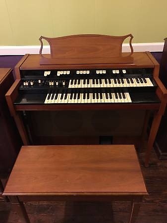 Hammond L-103 Organ | Reverb