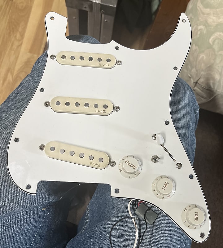 EMG Prewired strat pickguard 2000 - White | Reverb