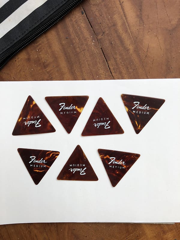 7 Fender 355 Medium picks, 1960s - free shipping | Reverb