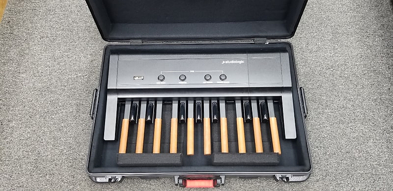 Studiologic MP-117 MIDI Foot Controller with Gator Case | Reverb