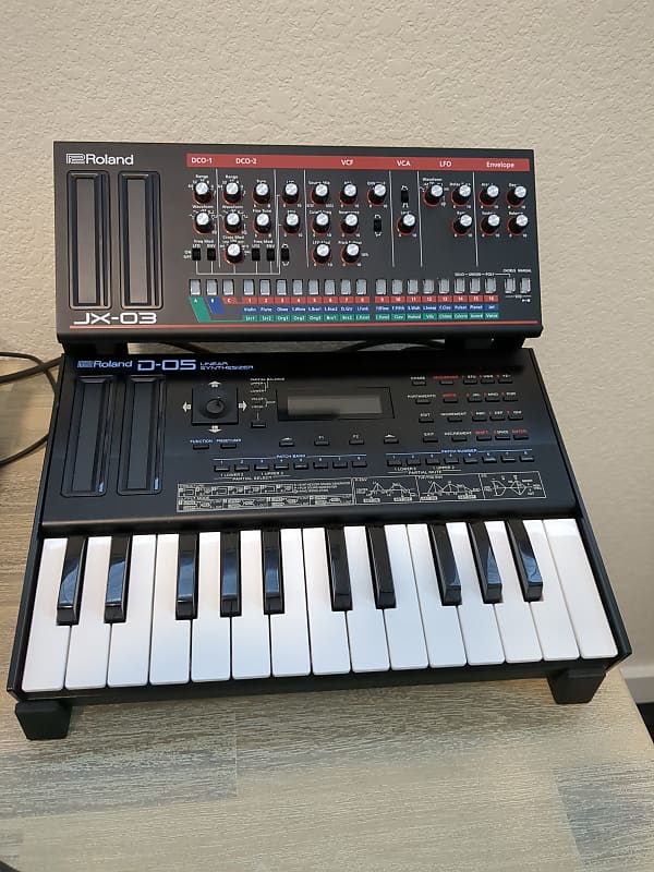 D-05 and JX-03 Synthesizer Modules with K-25m Keyboard and | Reverb